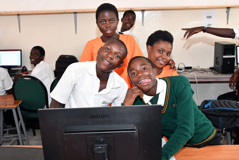 ICT in Zambia - PEAS : PEAS
